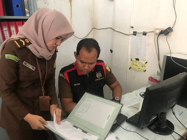 Usut Dugaan Korupsi Rekening Air, Jaksa Geledah PDAM Tirta Krueng ... Usut Dugaan Korupsi Rekening Air, Jaksa Geledah PDAM Tirta Krueng ...