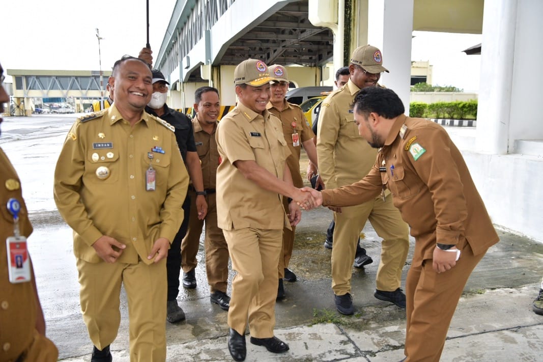 Pj Bupati Aceh Besar Sambut Mendagri dan Menko Polhukam di Bandara SIM ... Pj Bupati Aceh Besar Sambut Mendagri dan Menko Polhukam di Bandara SIM ...